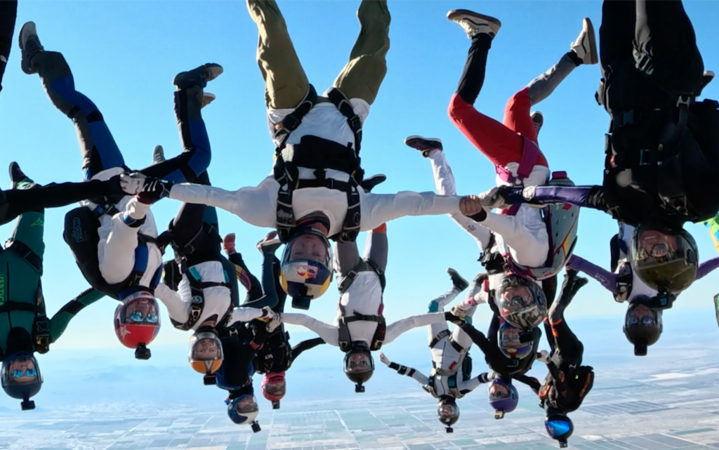 VIDEO - Domitille Kiger : championne de "freefly", un sport extrême ...