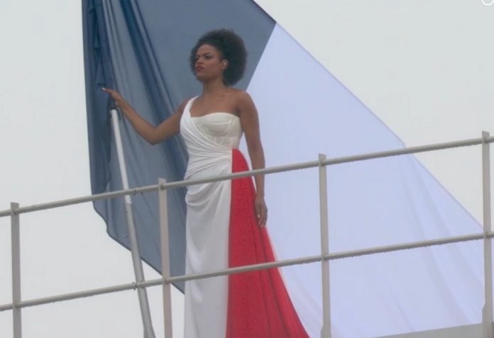 La Marseillaise aux JO : Qui est la chanteuse mezzo-soprano Axelle ...